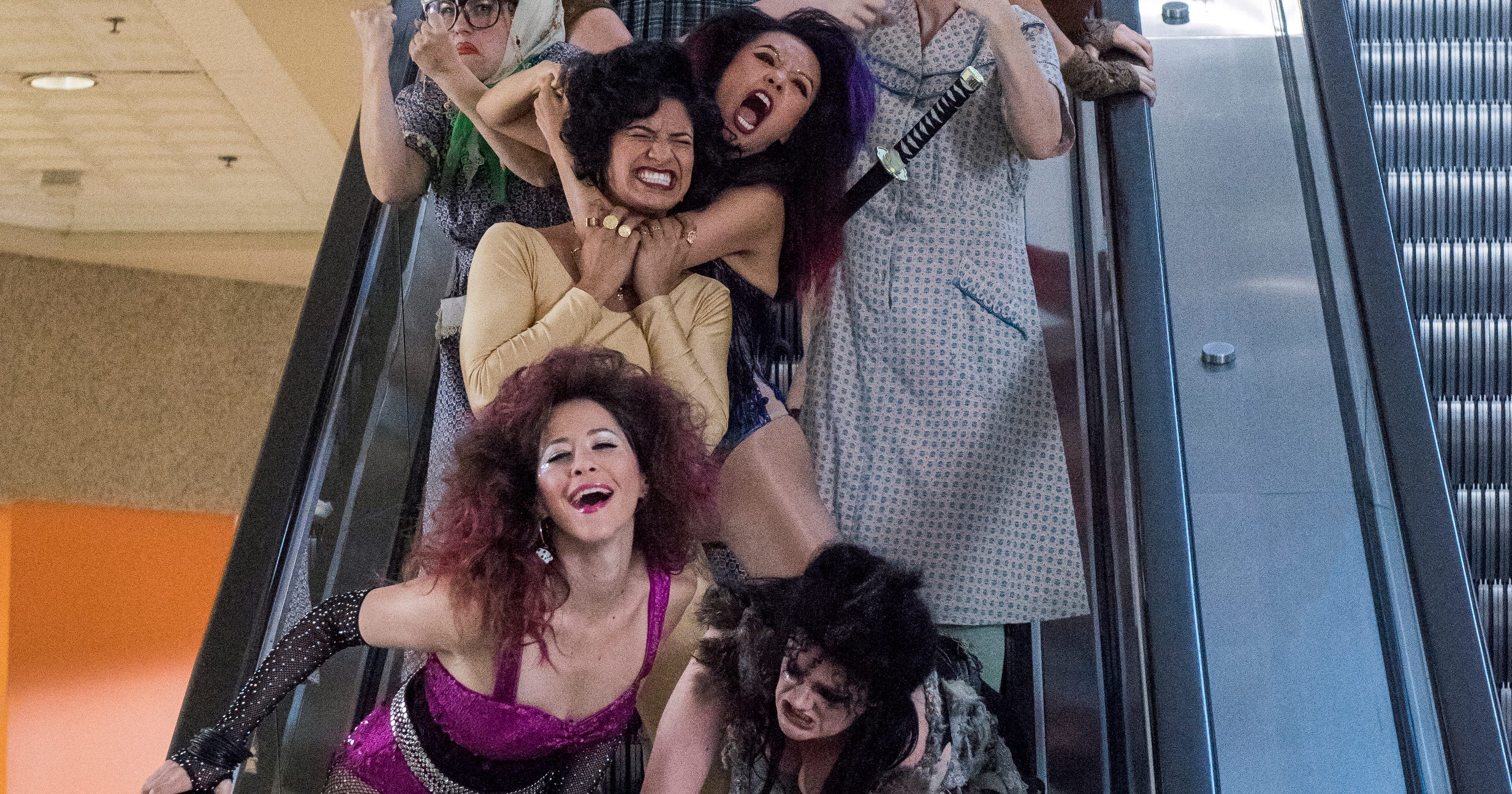 Glow Season 2 Episodes Recap For Binge-Watching Netflix