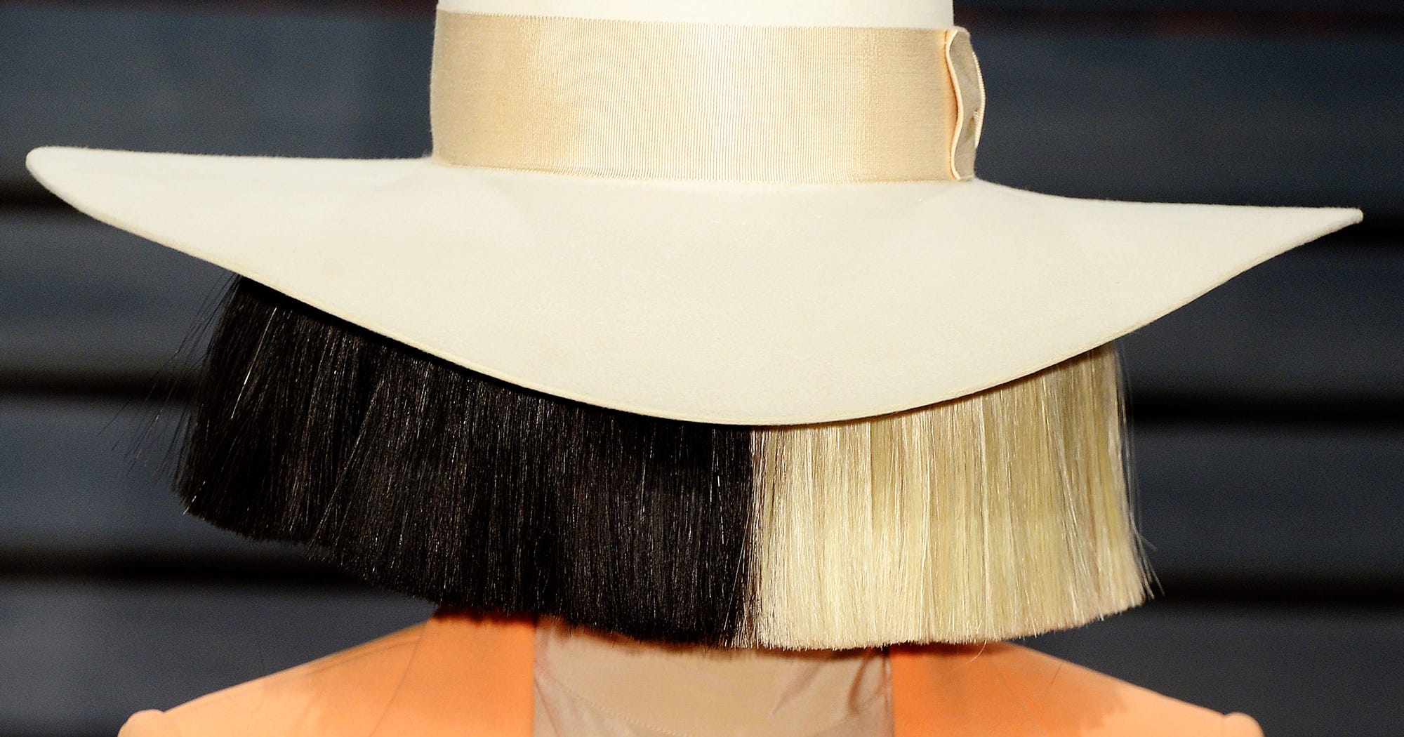Sia Without Wig Costume Airport Photo Maddie Ziegler