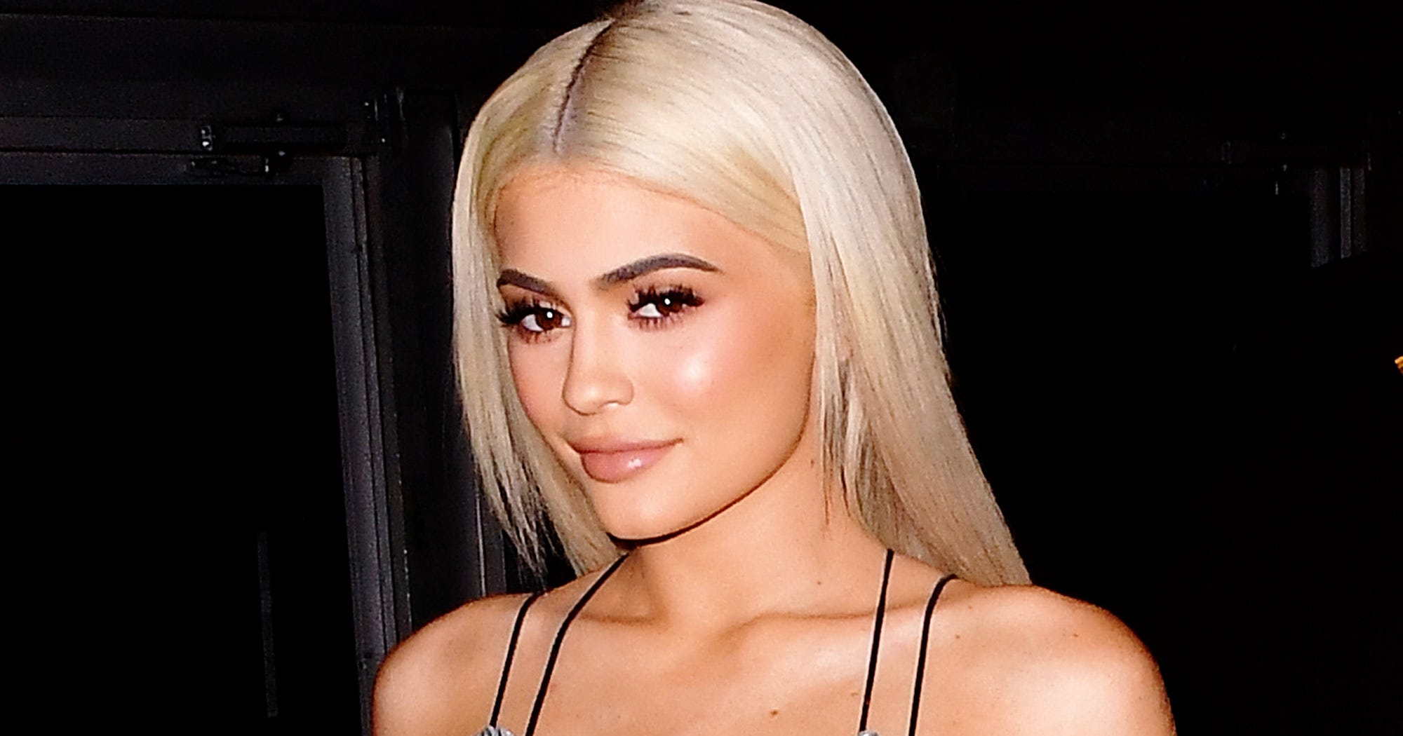 Kylie Jenner Tweets Skips AMAs 2016 Dog Bambi In Labor