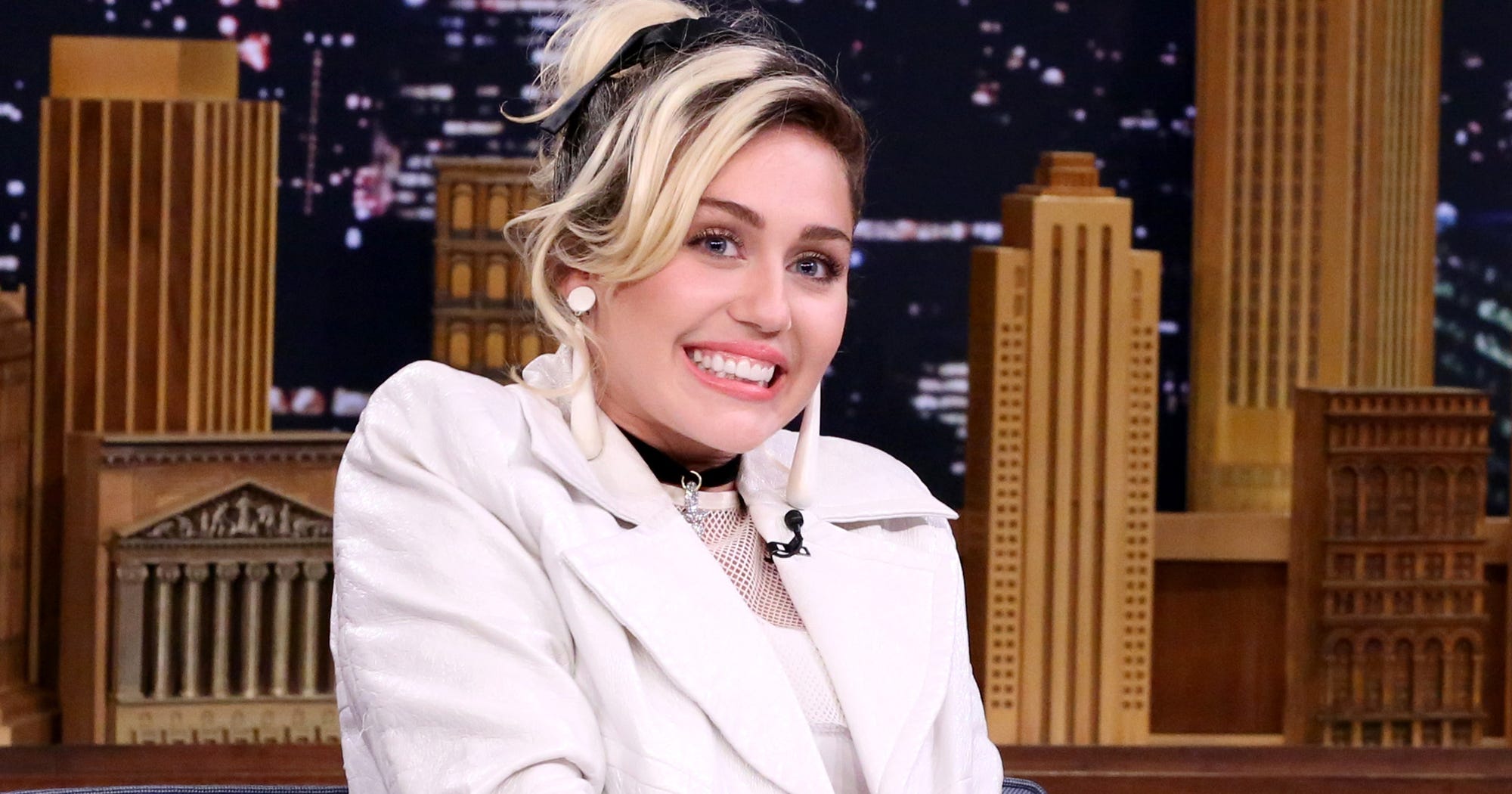 Miley Cyrus The Voice Swivel Chair Video