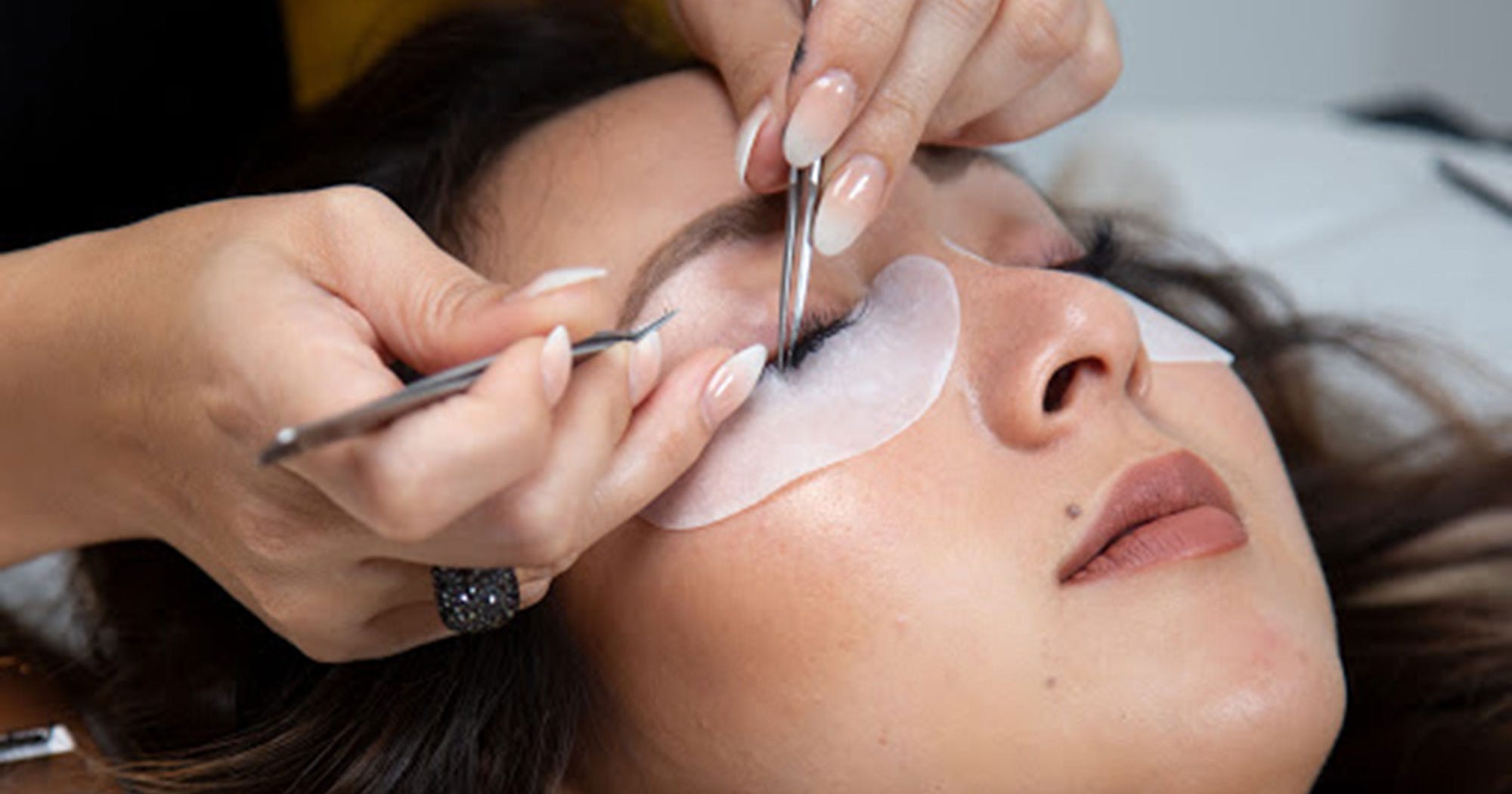 Eyelash Extensions Guide - How To Get Long Eyelashes