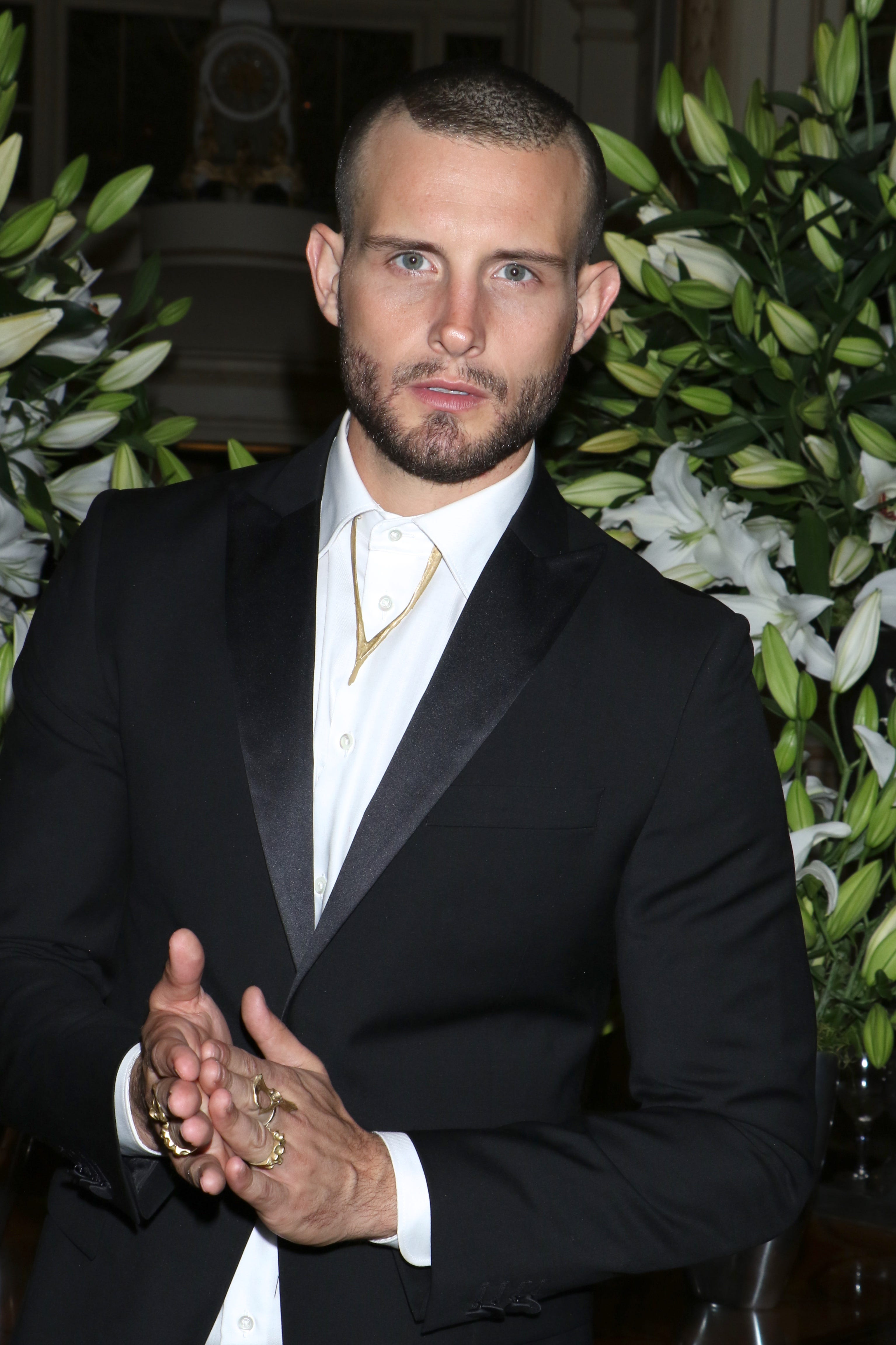 Nico Tortorella Ce Qui Suit