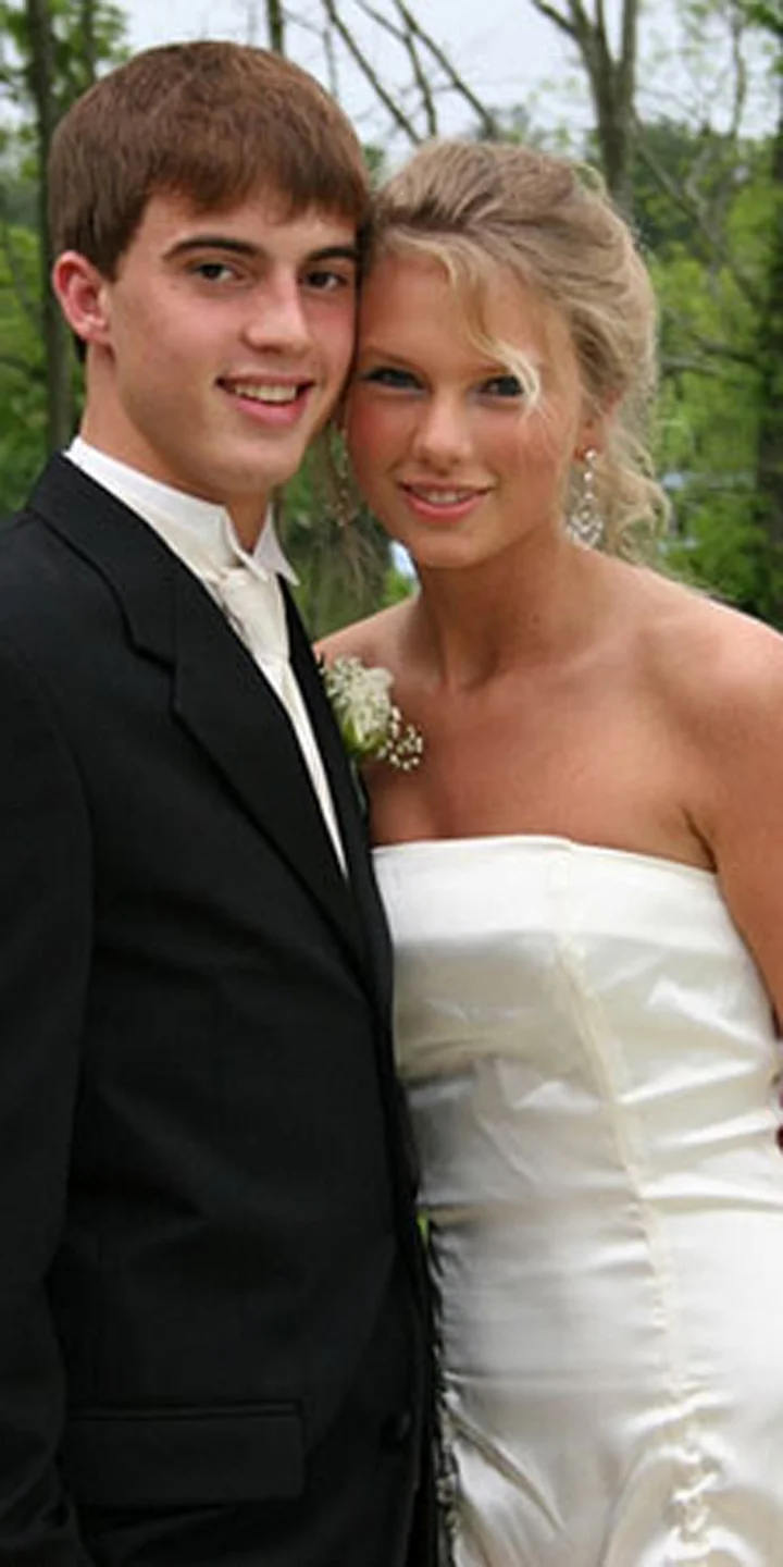 Celebrities At Prom 60 Photos - Moonagedaydream.film