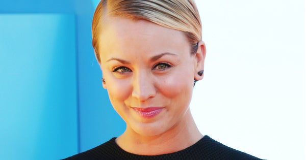 Kaley Cuoco Sweeting Pink Eyebrows