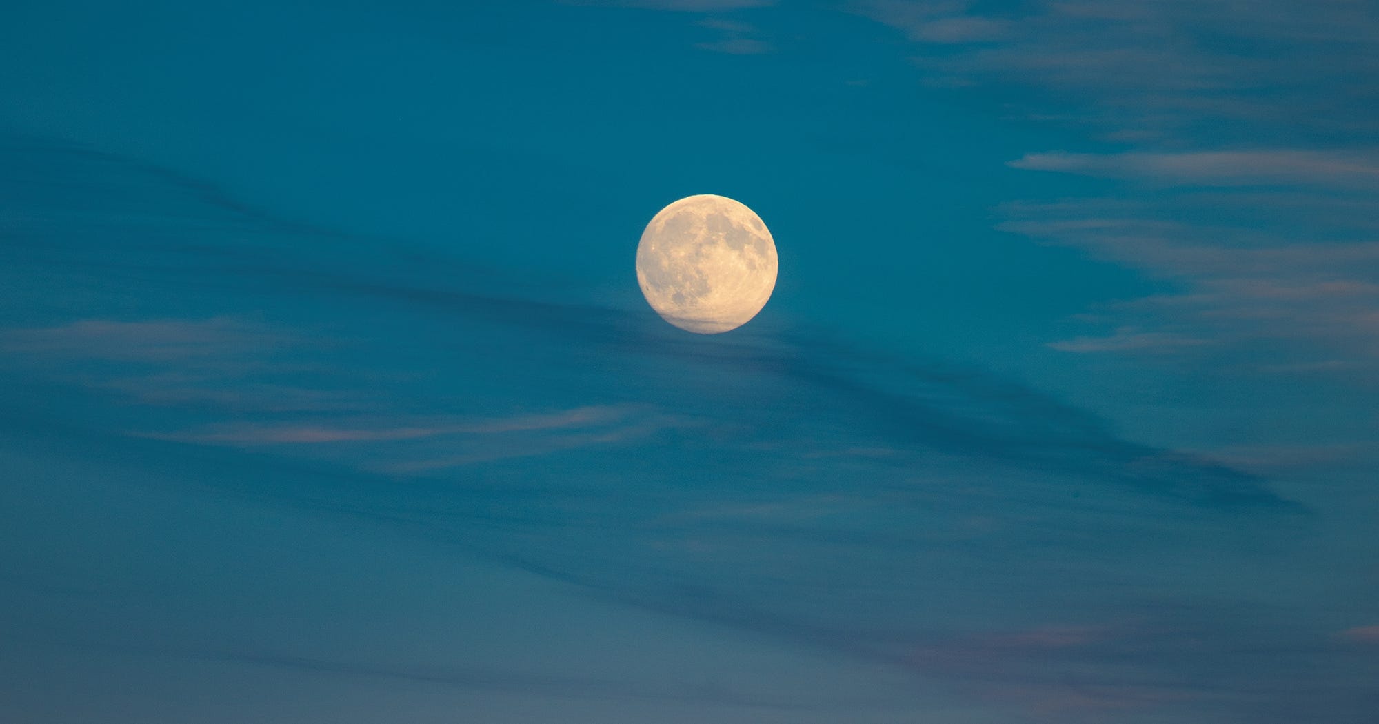 Full Moon In June Lunar Cycle - Strawberry Moon Meaning