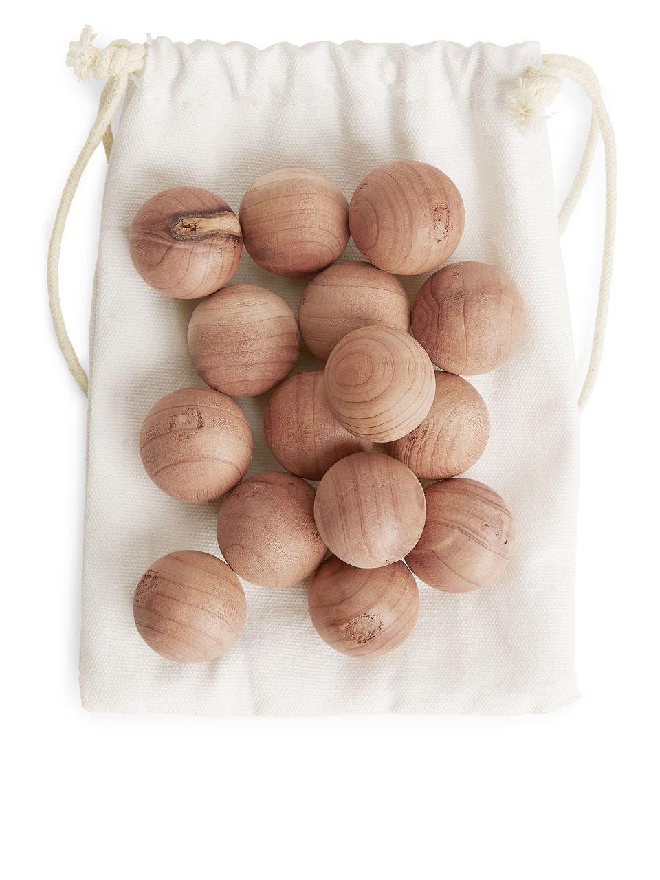 Iris Hantverk + Cedar Wood Balls