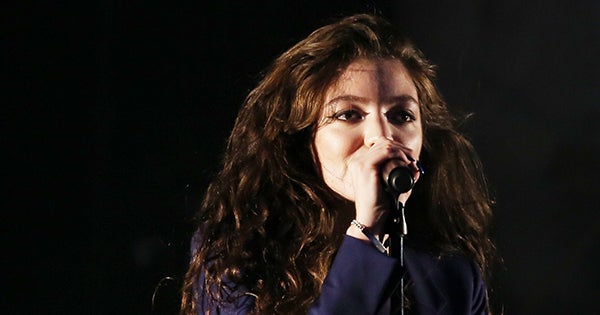 Flight Attendant Singing Lorde Royals - Robynn Shayne