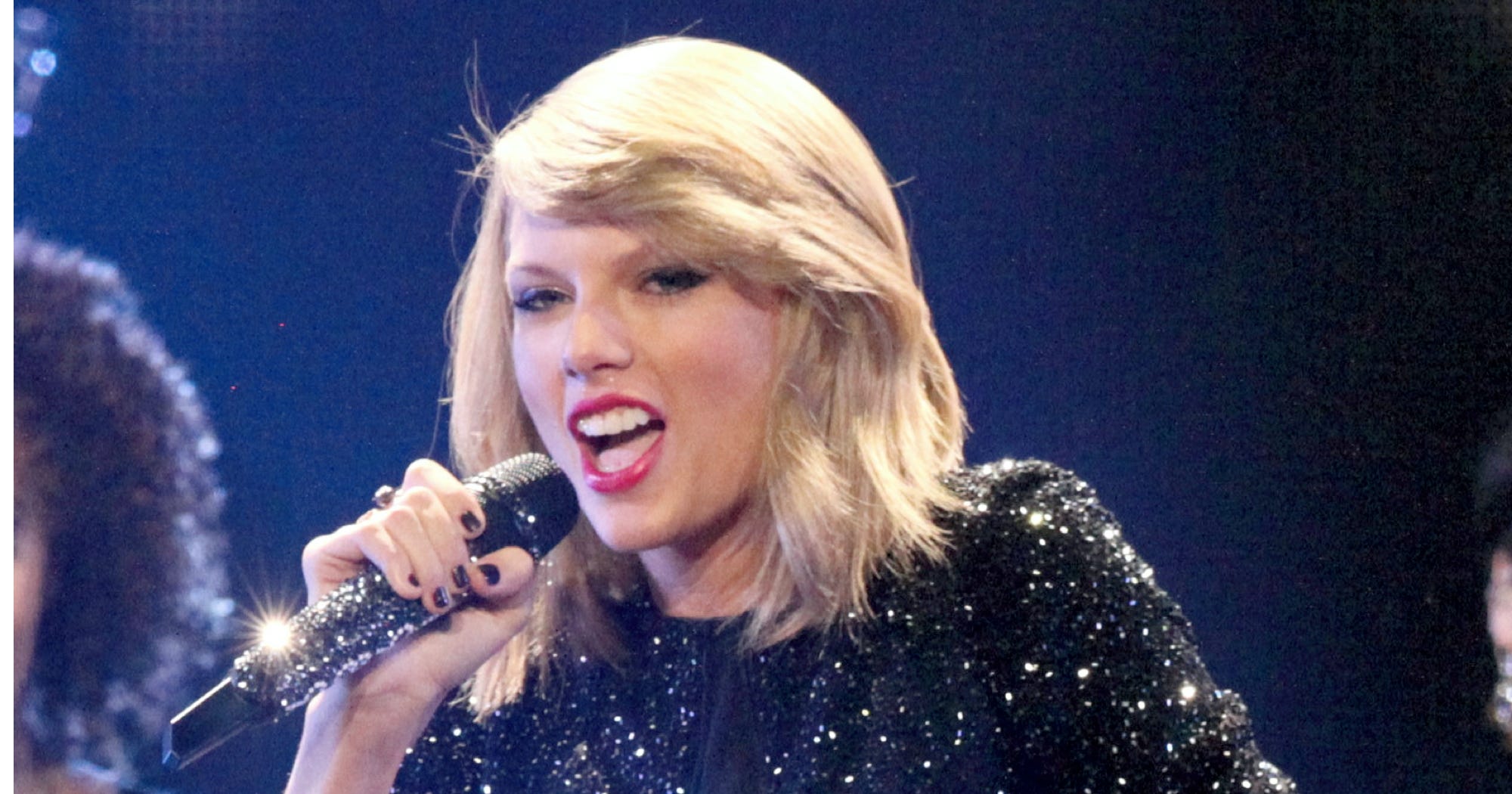 Taylor Swift Open 2016 Grammy Awards