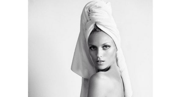 Model Towel Selfies Instagram